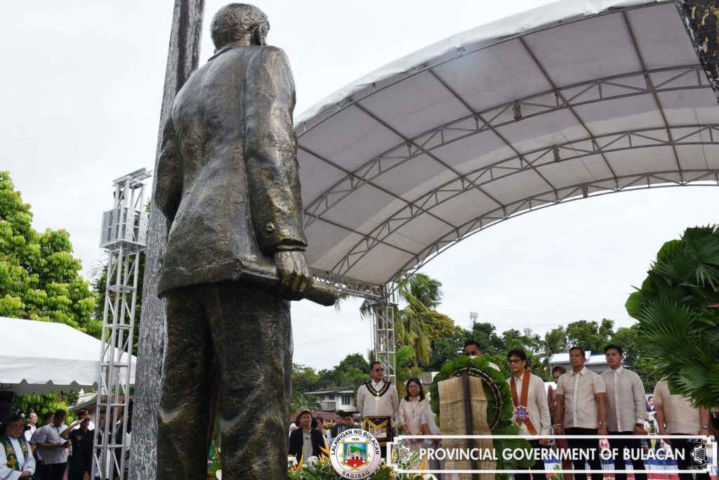 Kalihim ng DILG, pinangunahan ang pagdiriwang ng ika-173 kaarawan ni ... Kalihim ng DILG, pinangunahan ang pagdiriwang ng ika-173 kaarawan ni ...