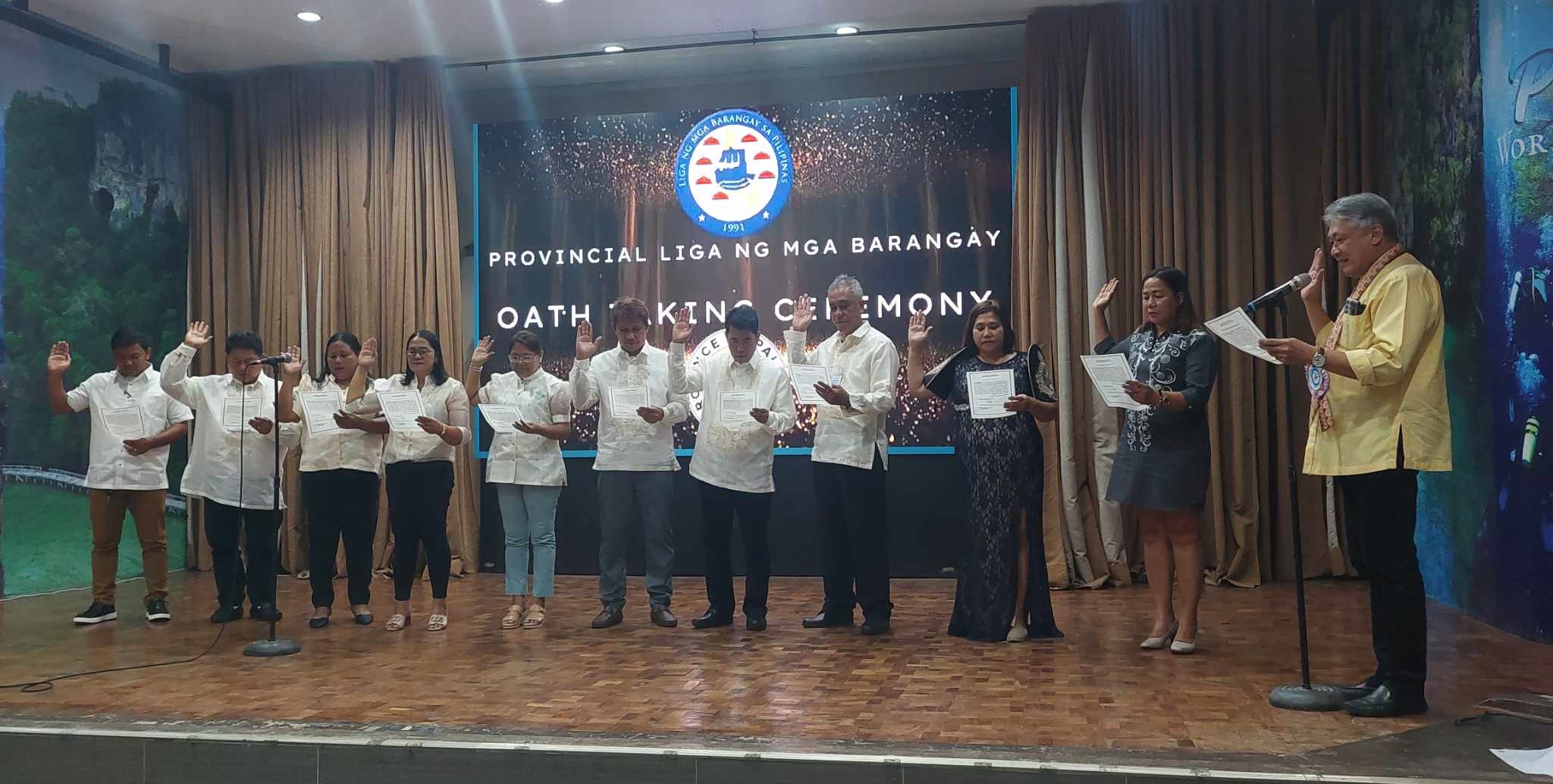 Mga bagong opisyal ng liga ng mga barangay sa Palawan, inihalal ... Mga bagong opisyal ng liga ng mga barangay sa Palawan, inihalal ...