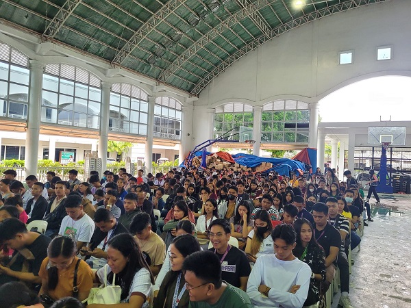 Tulong pinansyal sa mga estudyante, ipinamahagi ng OrMin LGU ... Tulong pinansyal sa mga estudyante, ipinamahagi ng OrMin LGU ...